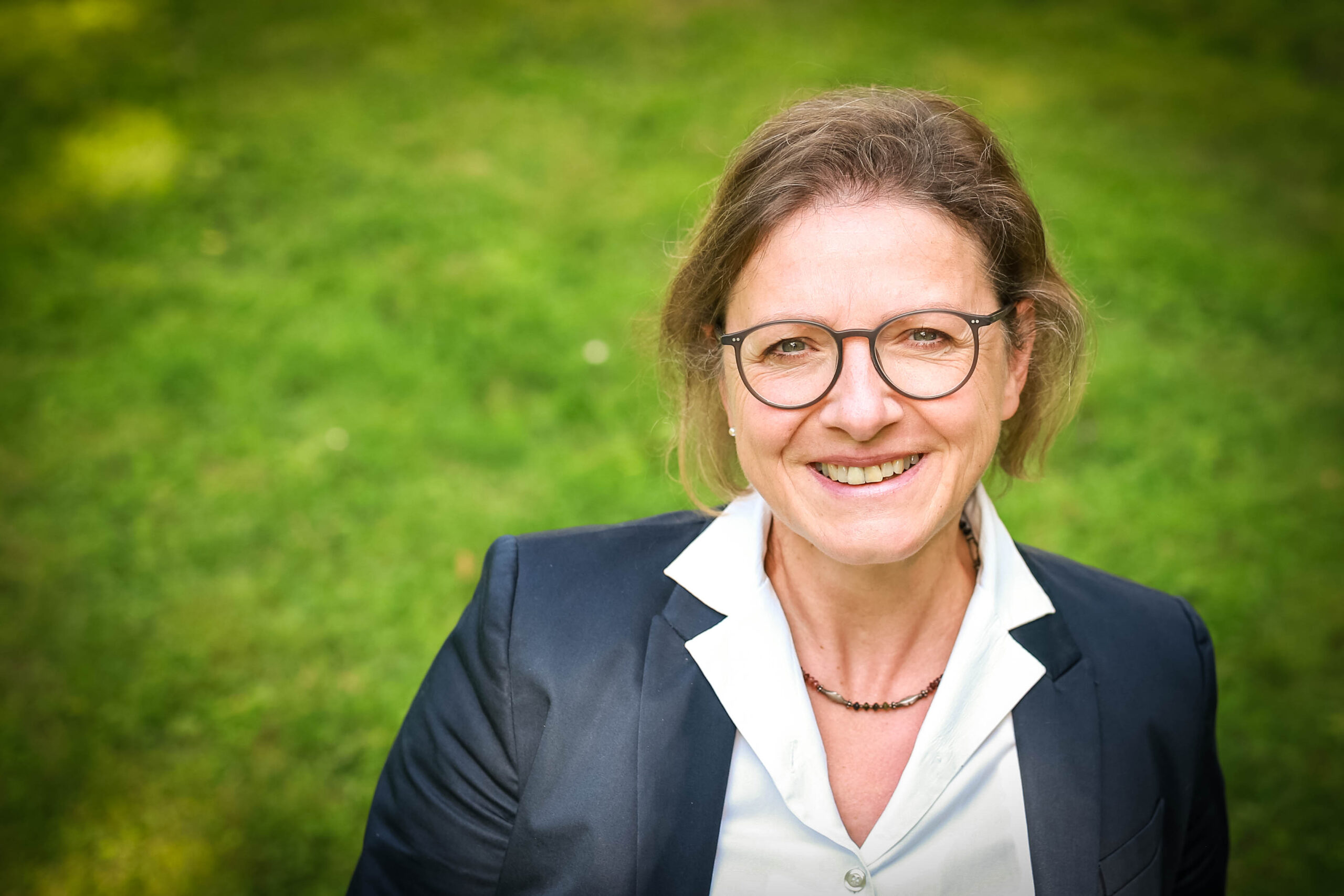 Sarah Bosse liest: “Die Schwarzfüße” von Jo Pestum – Wir lieben Bottrop